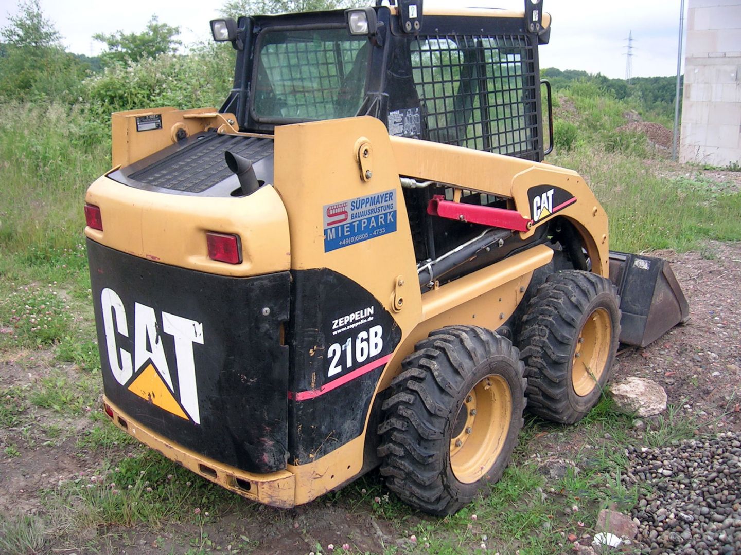 Kompaktlader Cat 216 B mieten - SÜPPMAYER Bauausrüstung